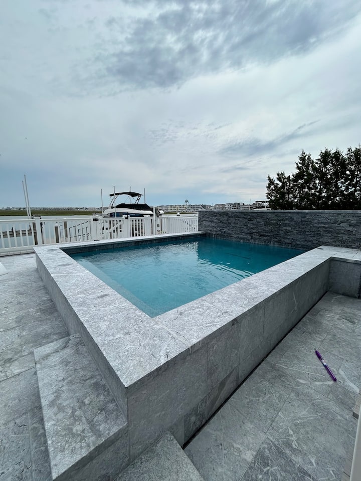 Luxury Avalon Bayfront 5br With Pool Close To Town - Avalon