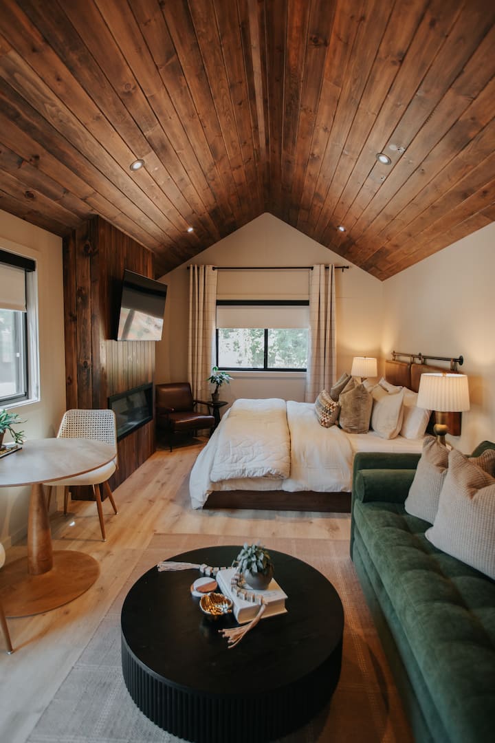 The Luna | Fire Pit, Trails & Near Downtown - Knoxville, TN