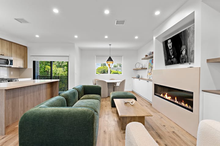 Spacious 3br/3ba | Monthly Stay In Sherman Oaks - Los Angeles, CA