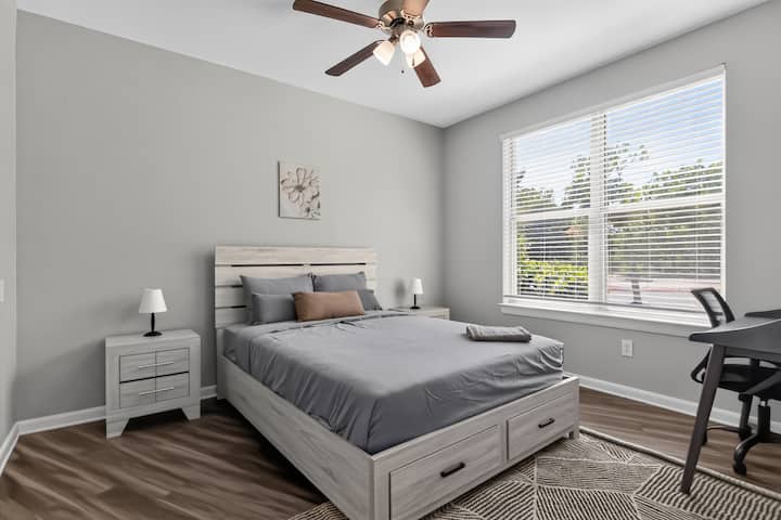 Spacious 2-bedroom Home With Room To Live And Rela - Dallas, TX