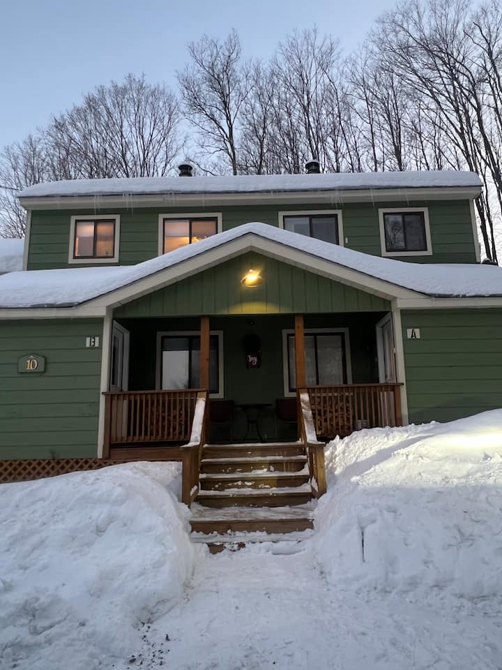 Cozy Vermont Condo Near Mt. Snow - Dover, VT