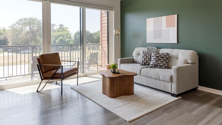Landing | Stunning 1bd, Gym - Council Bluffs, IA