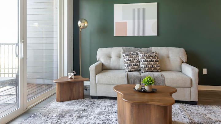 Landing | Modern 2bd, Gym - Council Bluffs, IA