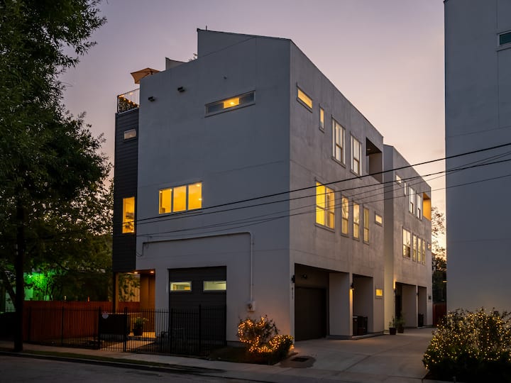 3 Luxury Homes 12br 3 Rooftops Sleeps 30 - Houston, TX