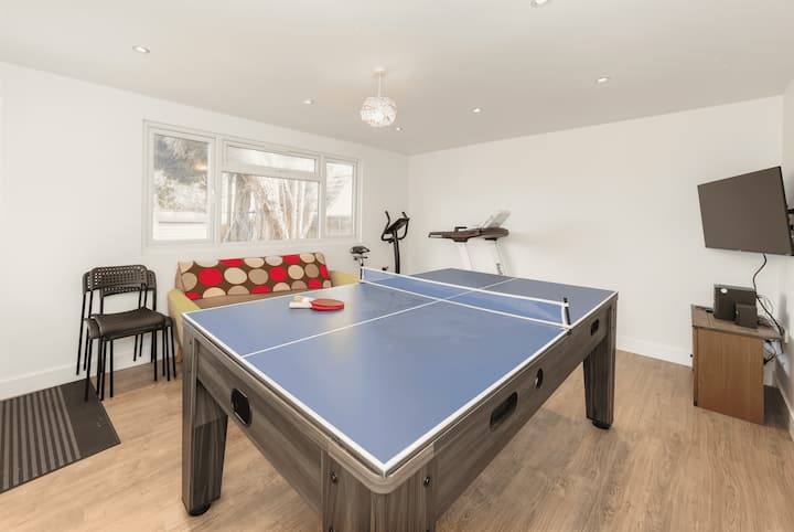 Spacious 3br Home Playroom & Free Parking - Reading