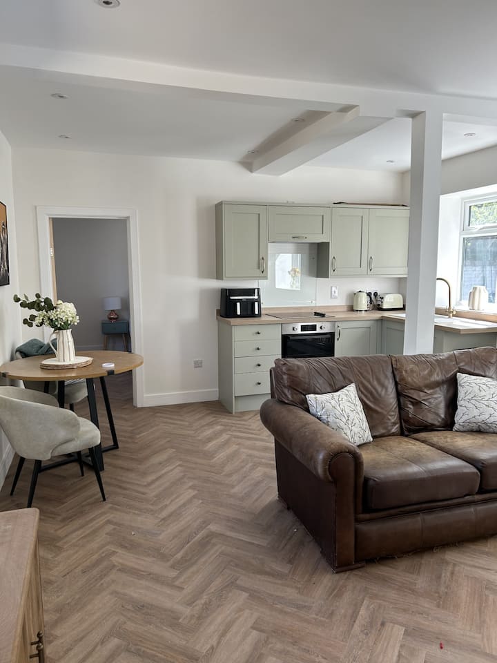 The Old Surgery, Just Refurbished, 1 Bed Property - Maidstone