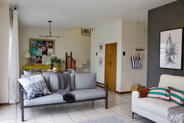 Relaxed Coastal Townhouse Near The Point - Mossel Bay