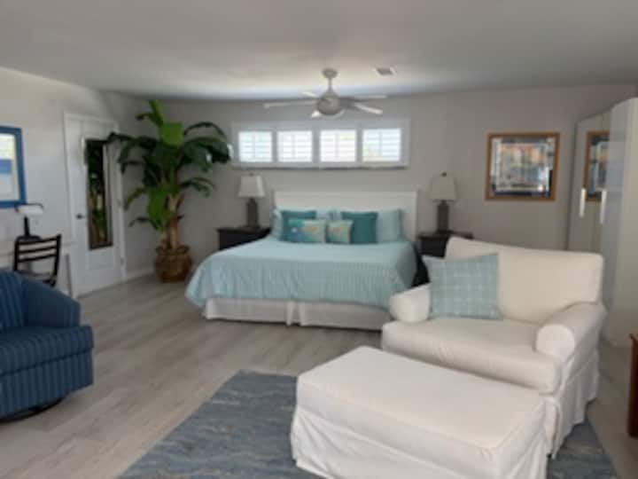 "Sweet Water" Waterfront  Studio Apartment - Atlantic Beach, FL