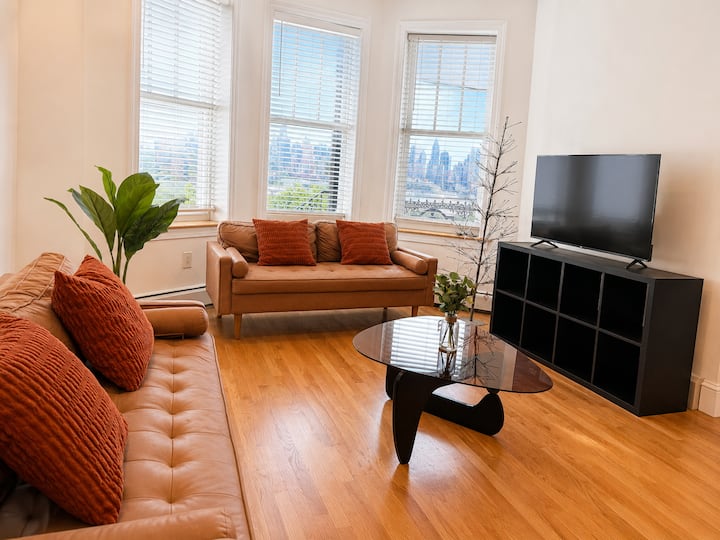Views Of Nyc | Minutes Away | Easy Publictransport - West New York, NJ