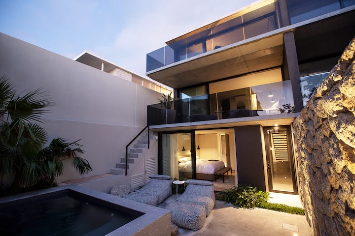 Villa Pietra | Bakoven Oceanside Retreat - Camps Bay