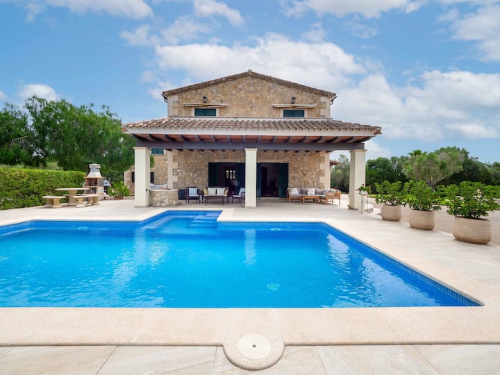 Spacious 4-bedroom Country House With Pool, Garden - Algaida