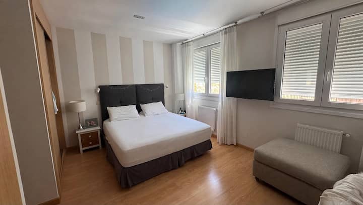 Bonito Apartamento Con Todo Lo Necesario - Alcobendas