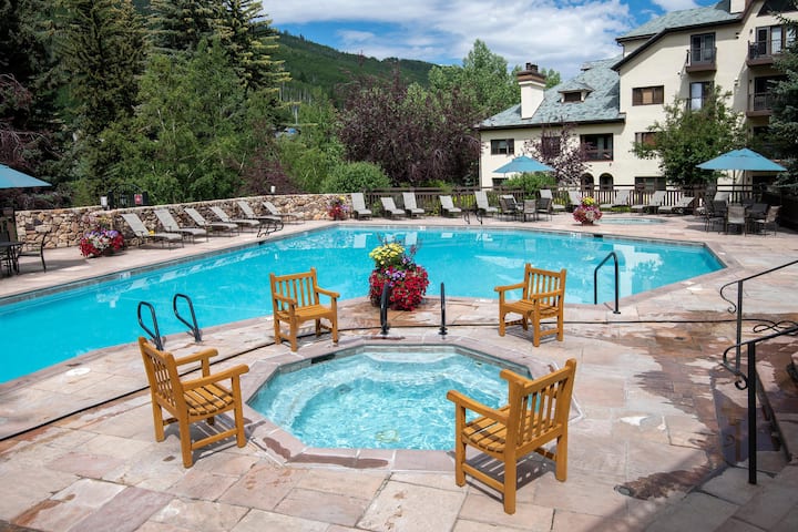 Ski-in/out Beaver Creek Condo W/amenities - Beaver Creek, CO