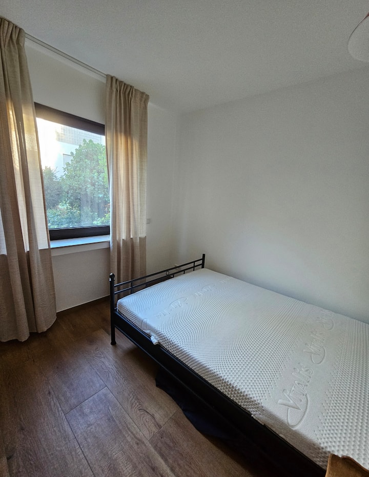 Ruhiges Zimmer Mit Eigenem Zugang Und Privatbad - Cologne