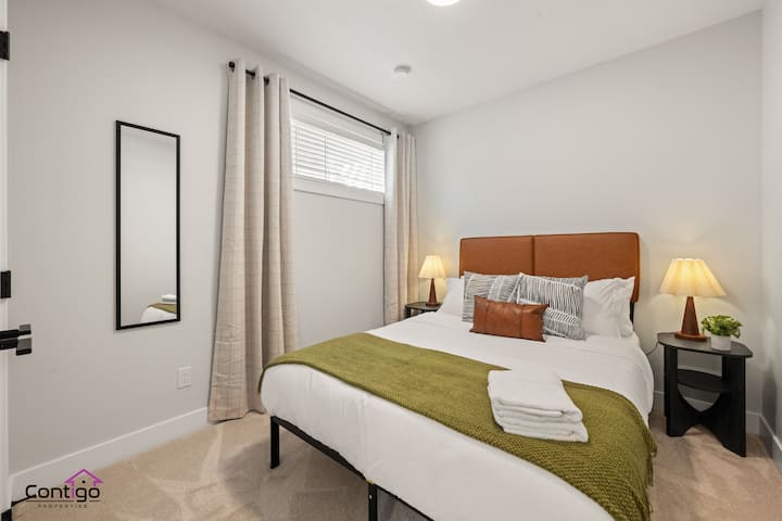 West Secord Suite | Near Wem & River Cree | Wifi - Edmonton, Canada