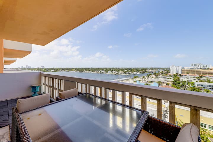 Ocean-view Condo: Walk To Hollywood Beach! - Hollywood, FL