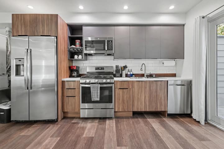 Spacious Studio In Pacific Beach W/parking - University City - San Diego