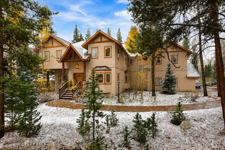 Sleeps 20 | Hot Tub + Theater Peak 8 Ski Shuttle - Keystone, CO