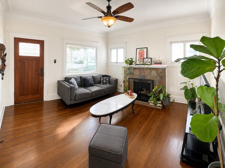 Charming Bungalow Near South Bay Beaches - Palos Verdes Estates, CA