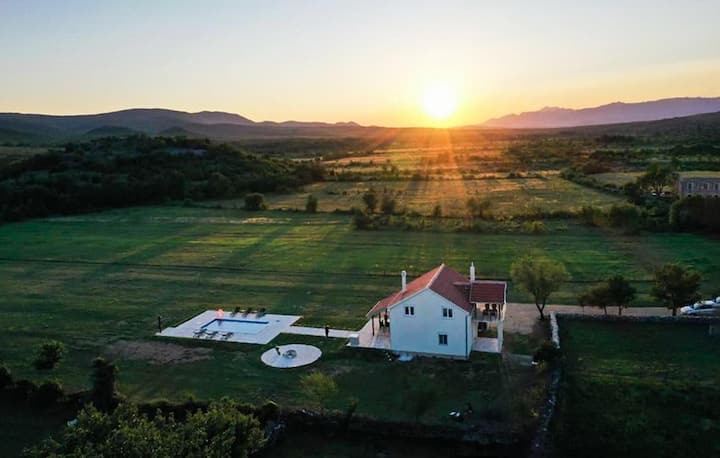 Pet Friendly Home In Ervenik - Croatie