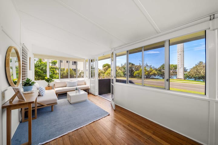 Aloha Sands - Golden Beach Escape, Dog-friendly - Sunshine Coast
