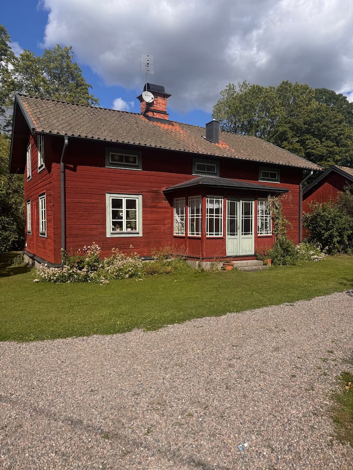 Farmors Hus På Gården - Sala