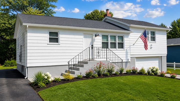 Bluehaven House | Premium Executive Residence - Branford, CT
