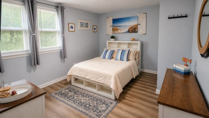 Bluehaven Suite 02 | Monthly Room Near Yale & Hvn - Branford, CT