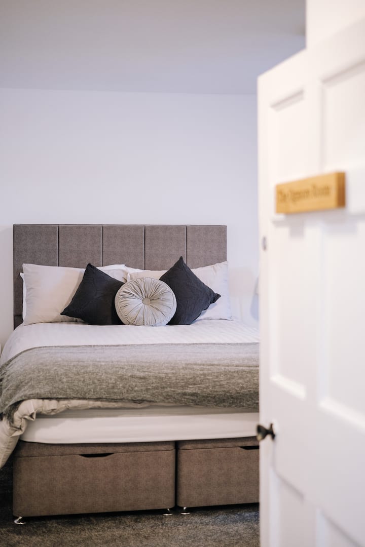 The Ogmore Room @ The Caeffatri - Bridgend