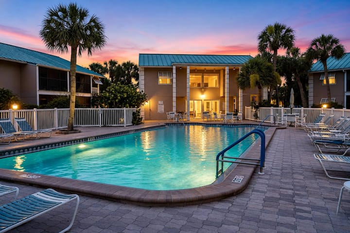 Renovated Condo Across From Siesta Key Beach | - Siesta Key, FL