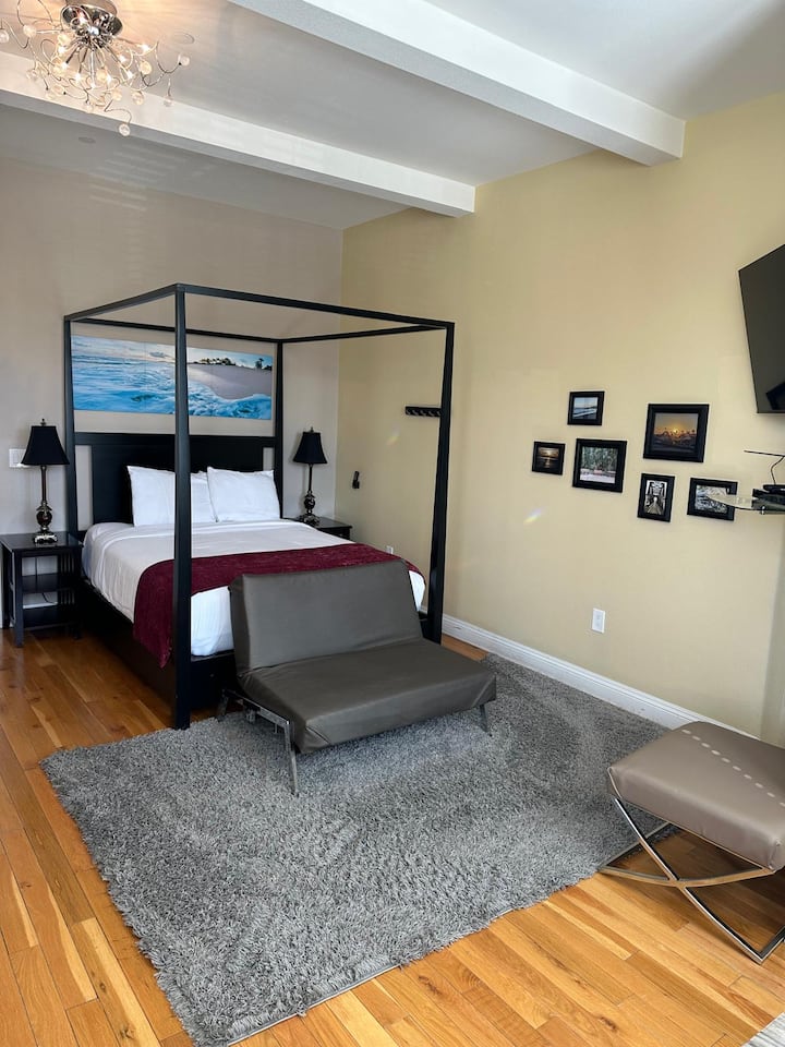 Rio Vista Inn & Suites Room 5 - Victorian Retreat - Santa Cruz, CA