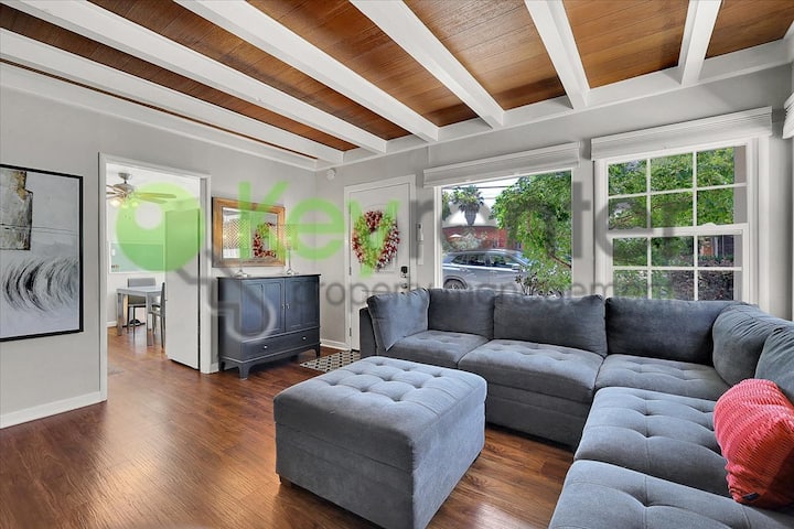 Amazing Location! 3bed, Yard, Walkable, Dogs Ok - Sacramento