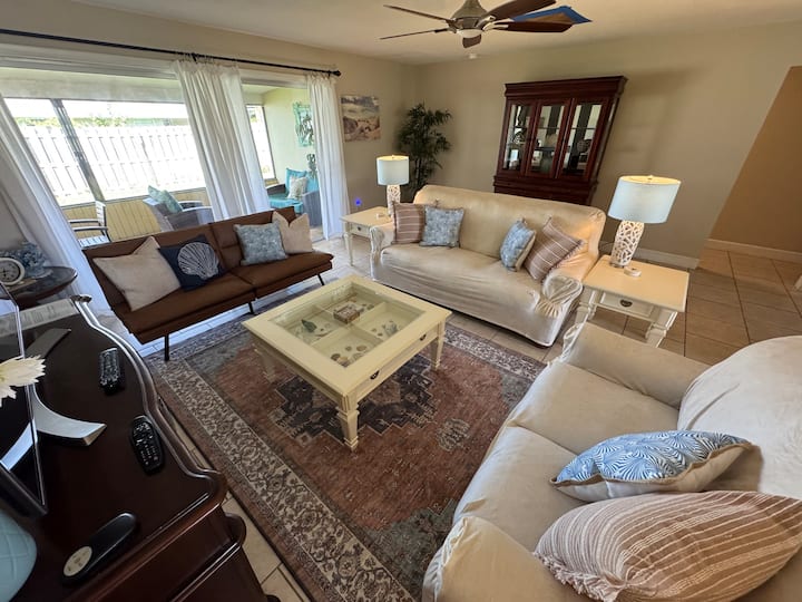 4 Bedroom House Just A Walk To The Beach! - Melbourne Beach, FL