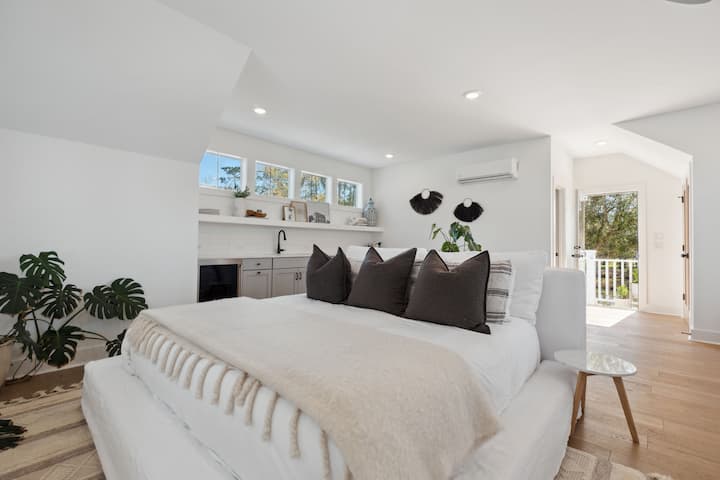 Modern Coastal Retreat - Mount Pleasant, SC