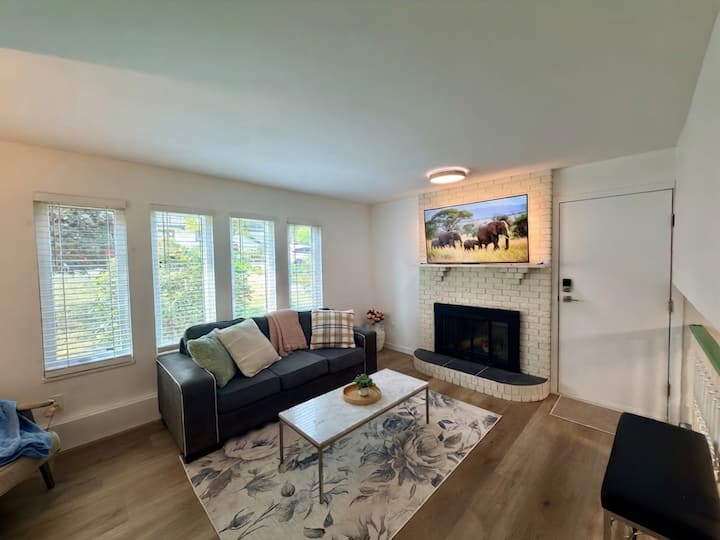Bright & Central 2br Home In The City Core! *New* - Burnaby