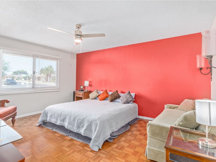 Simple Oasis I 1br, Ensuite, Courtyard, Sunsets - Sun City West, AZ