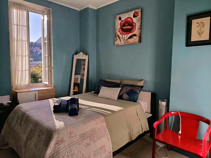 Chambre Victorienne Romantique.
Calme, Lumineux - Menton
