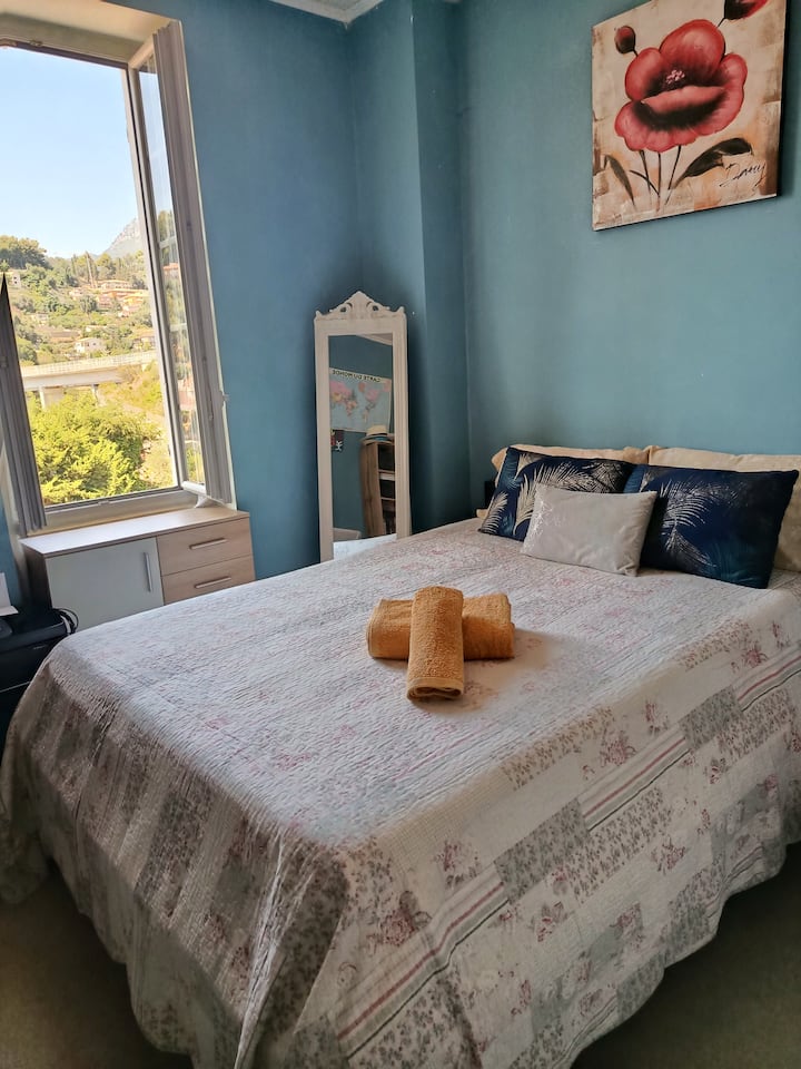 Chambre Victorienne Romantique.
Calme, Lumineux - Menton