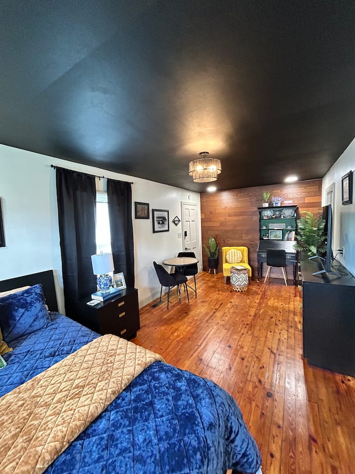 Walk To The Park, Downtown, Restaurants & Bars - Maryville, TN