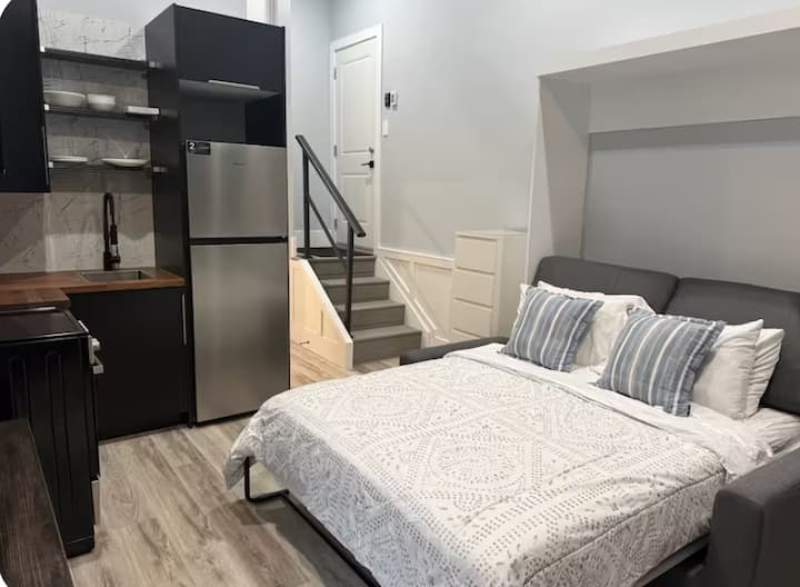 Modern Living Mini-1br/kitchenette/ensuite - Grand Bend