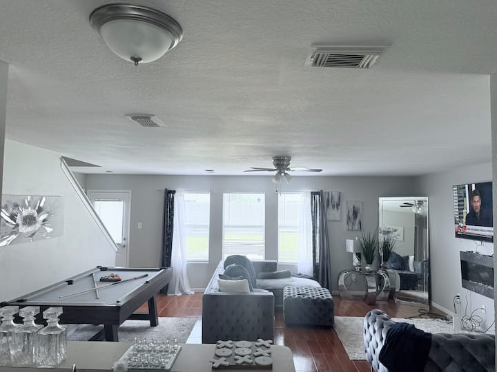 Luxury 4b Home W 3 Entertaining Spaces Near Iah - Spring, TX