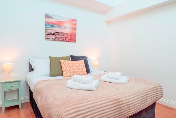 New 2br Banbury Flat | Central, Pubs & Local Shops - Banbury