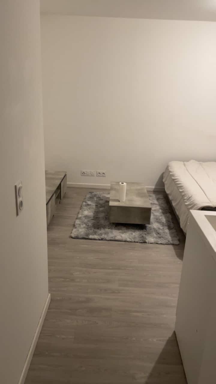 Logement 1 Pièce Et Salle De Bain Moderne - Champs-sur-Marne