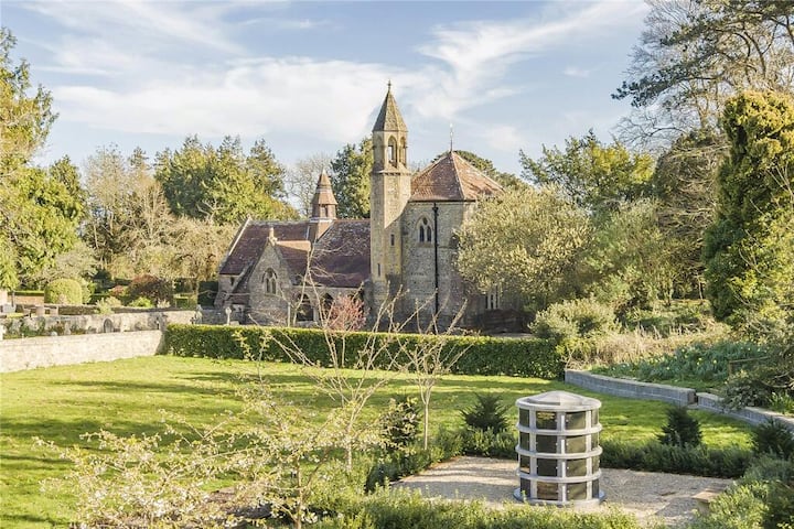 St Pancras Church Aka Mini Castle - 시턴