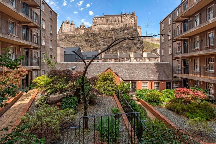 Cosy Grassmarket Apt (Sleeps 3) - National Library of Scotland