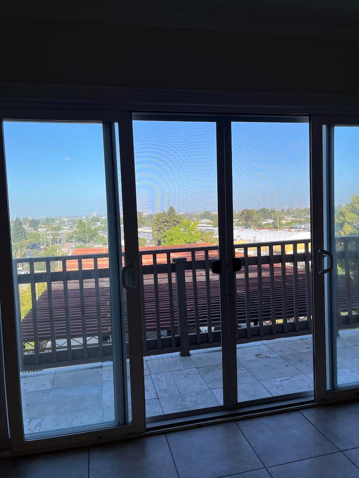 Cozy Get Away With Views Of The Bay - San Leandro, CA