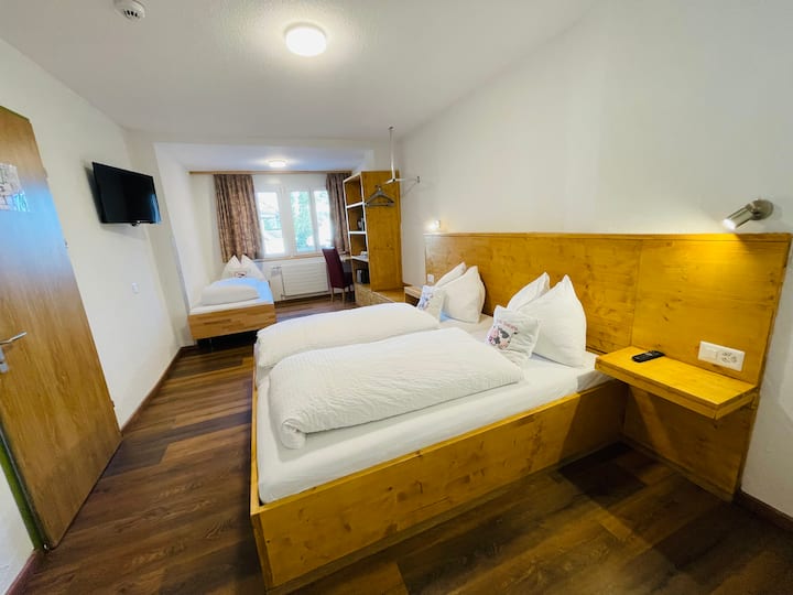 Triple Room With Private Bathroom Z - Interlaken