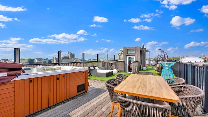 Prime 5br Home Retreat | Sleeps 16 | South St Pier - Philadelphia, PA