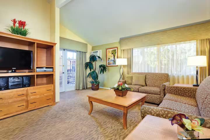 Dolphin's Cove 1 Bd. Condo - Anaheim, CA