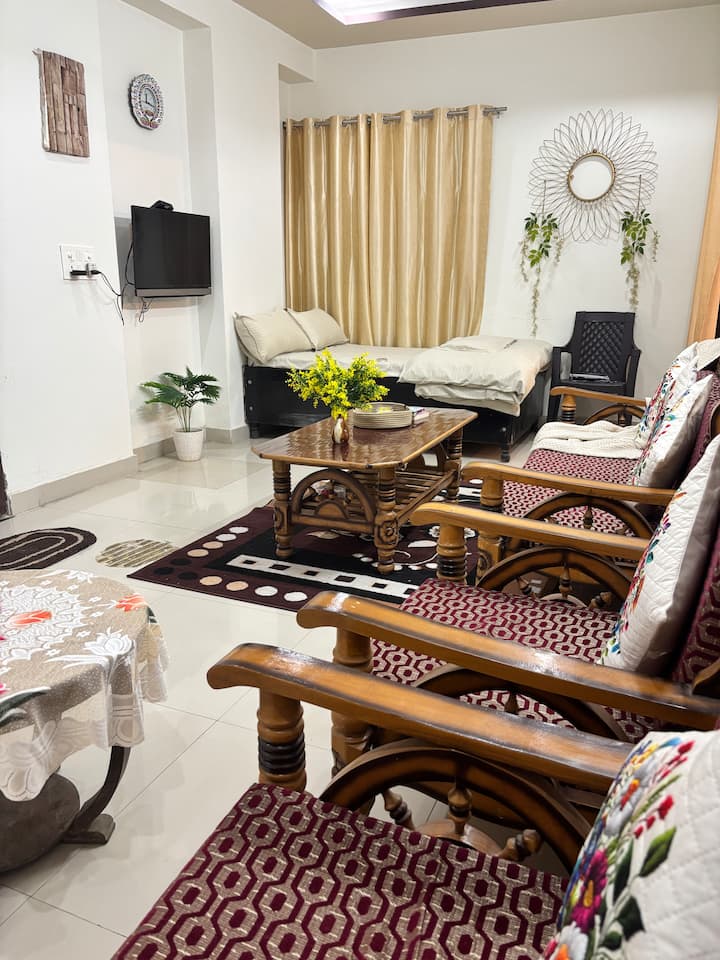Fursat|mussoorie Road|near Haldiram & Costa Coffee - 데라둔